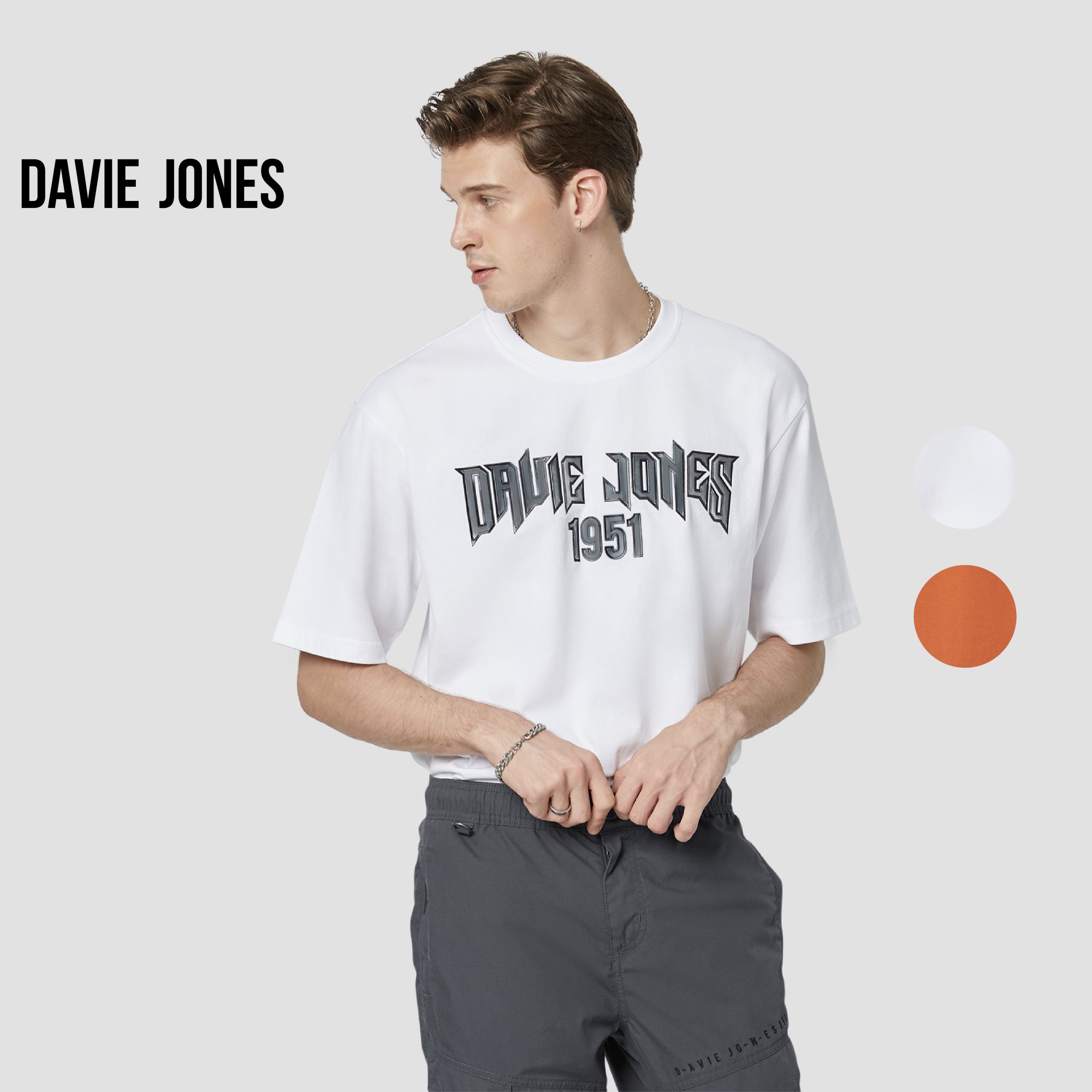 DAVIE JONES เสื้อยืดพิมพ์ลาย ทรง Relaxed Fit สีขาว สีดำ Graphic print T ...