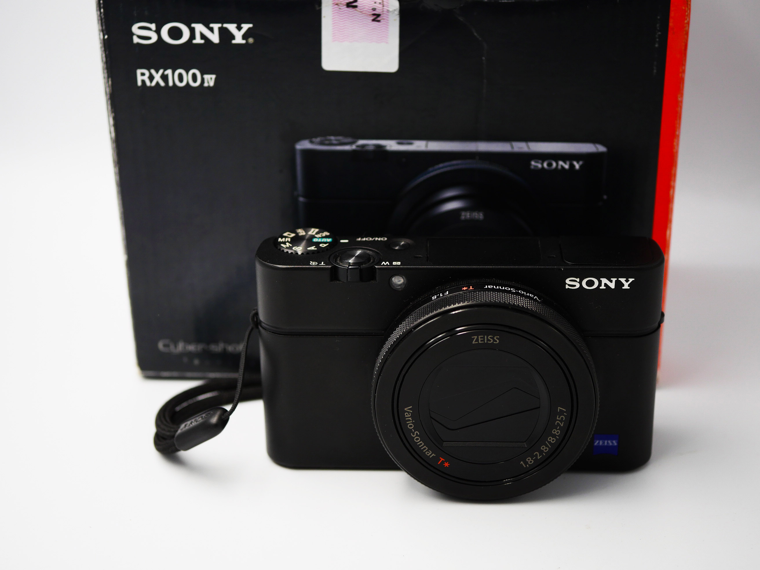 Sony RX100 M4 Carl ZEISS Vario-Sonnar T f1.8-2.8 24-70mm Lens in Box Wi ...