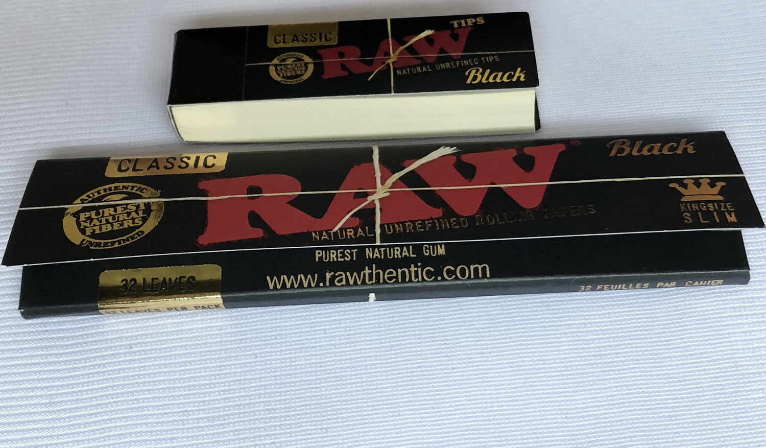 CLASSIC RAW Black ROLLING PAPERS + CLASSIC RAW NATURAL UNREFINED TIPS ...