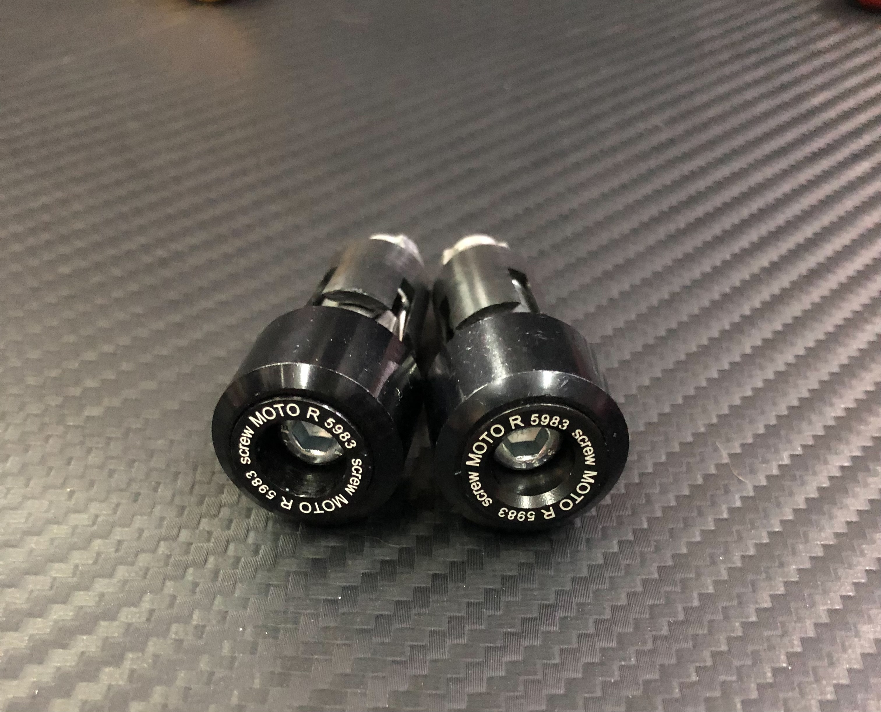 อุดปลายแฮนด์ มีเนียมอย่างดี เกรดพรีเมี่ยม ใส่ได้ทุกรุ่น มี5สี ดำ เงิน ...