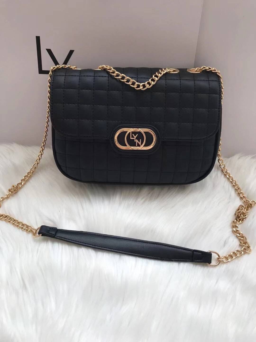 กระเป๋าสะพายข้าง Lyn Mini Crossbody Bag คอลเลคชั่นใหม่ ทรงกล่อง ...