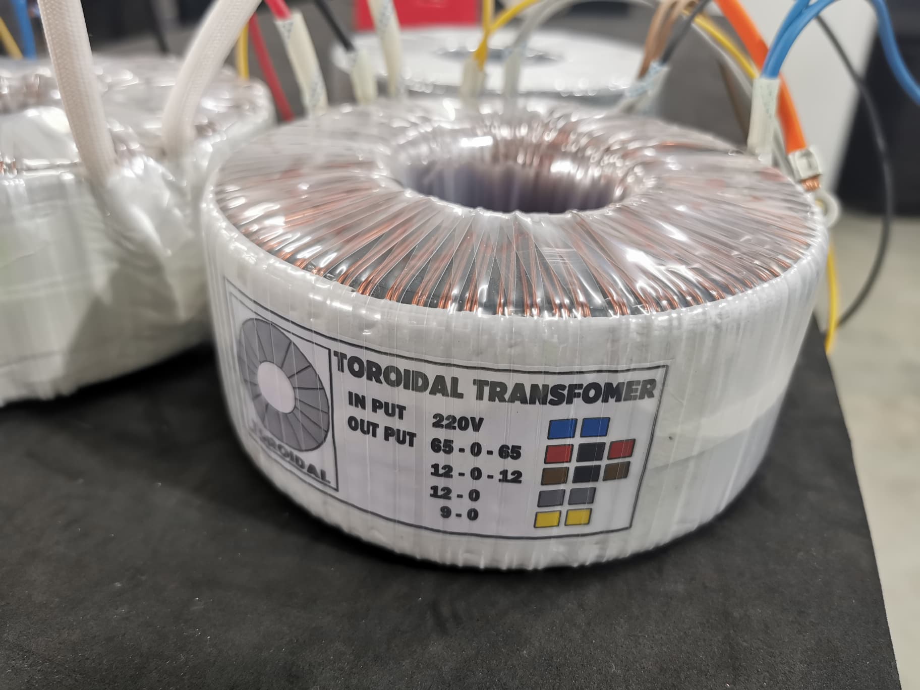 หม้อแปลงเทอรอยด์ รุ่น T150 2000VA 1500W สั่งพันไฟตามที่ต้องการได้ขนาด ...