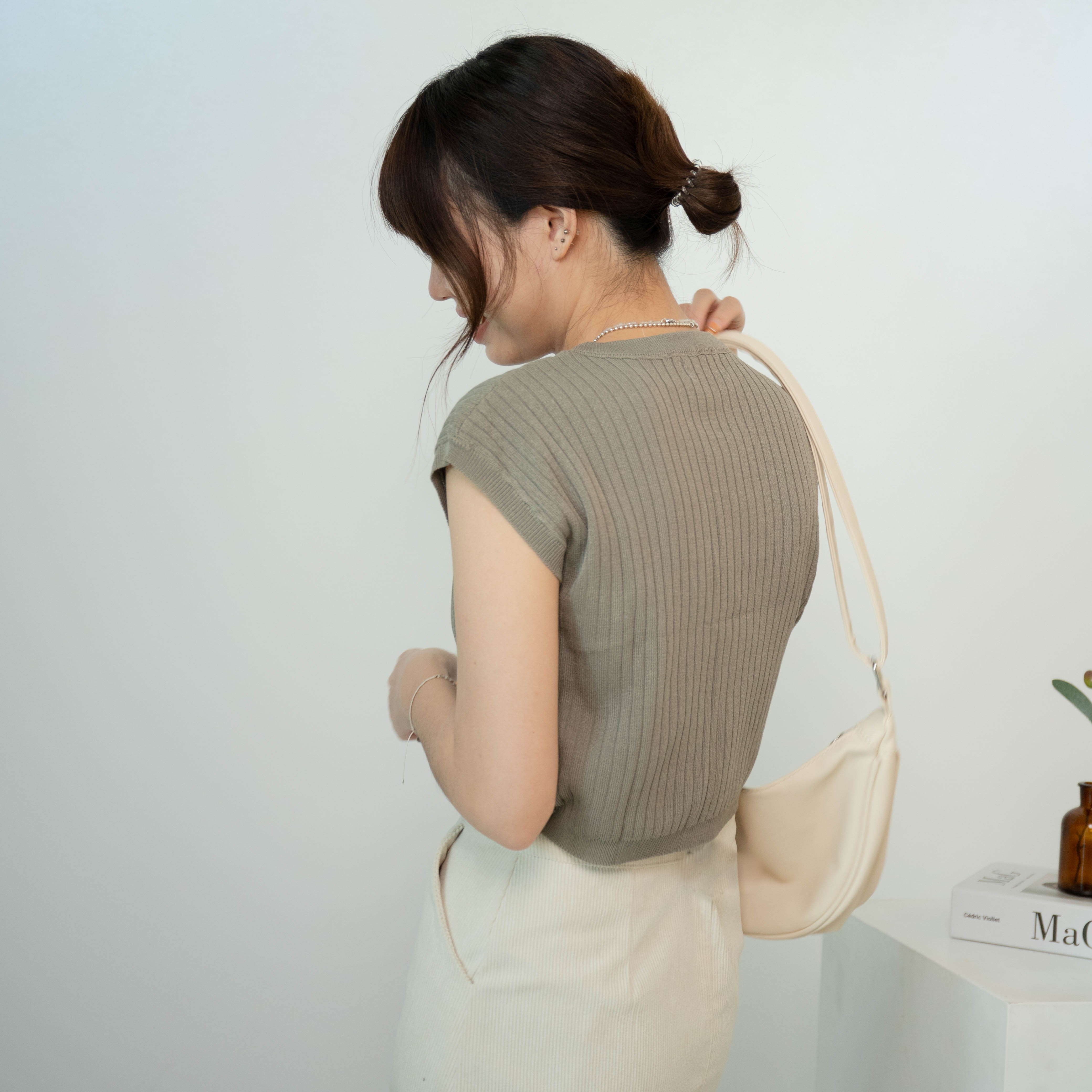 Avocado เสื้อกล้ามไหมพรมทรงครอปเล็กน้อย ผ้านุ่ม รุ่นDajim crop top (avocado.simplewear ...