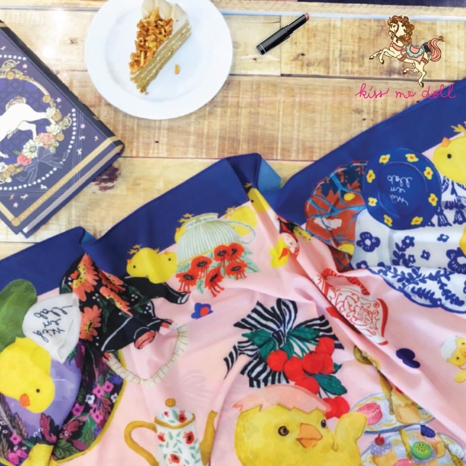 Kiss Me Doll - ผ้าพันคอผ้าคลุมไหล่ Party Tea cup ขนาด 100x100 cm - Kiss ...