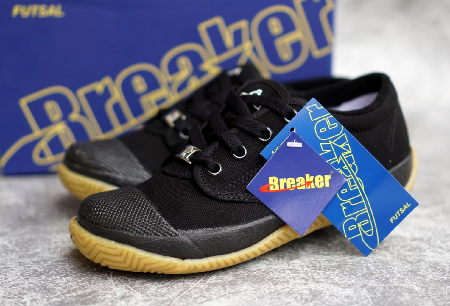 SIZE31-45 Breaker futsal รองเท้าผ้าใบ รุ่น4X4 - Plus shoes - ThaiPick