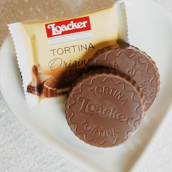 LOACKER TORTINA ORIGINAL crispy milk chocolate cream with hazelnut ...