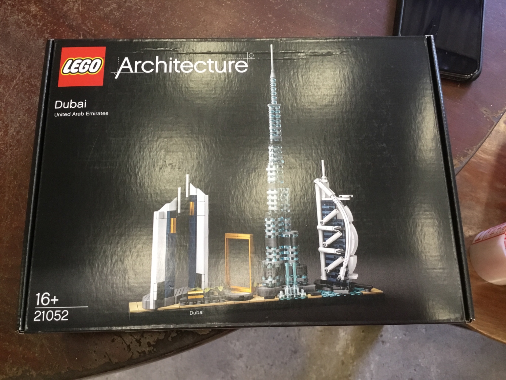 Lego 21052 Dubai (Architecture) (Retired Set) กล่องมีรอยจากการขนส่ง ...