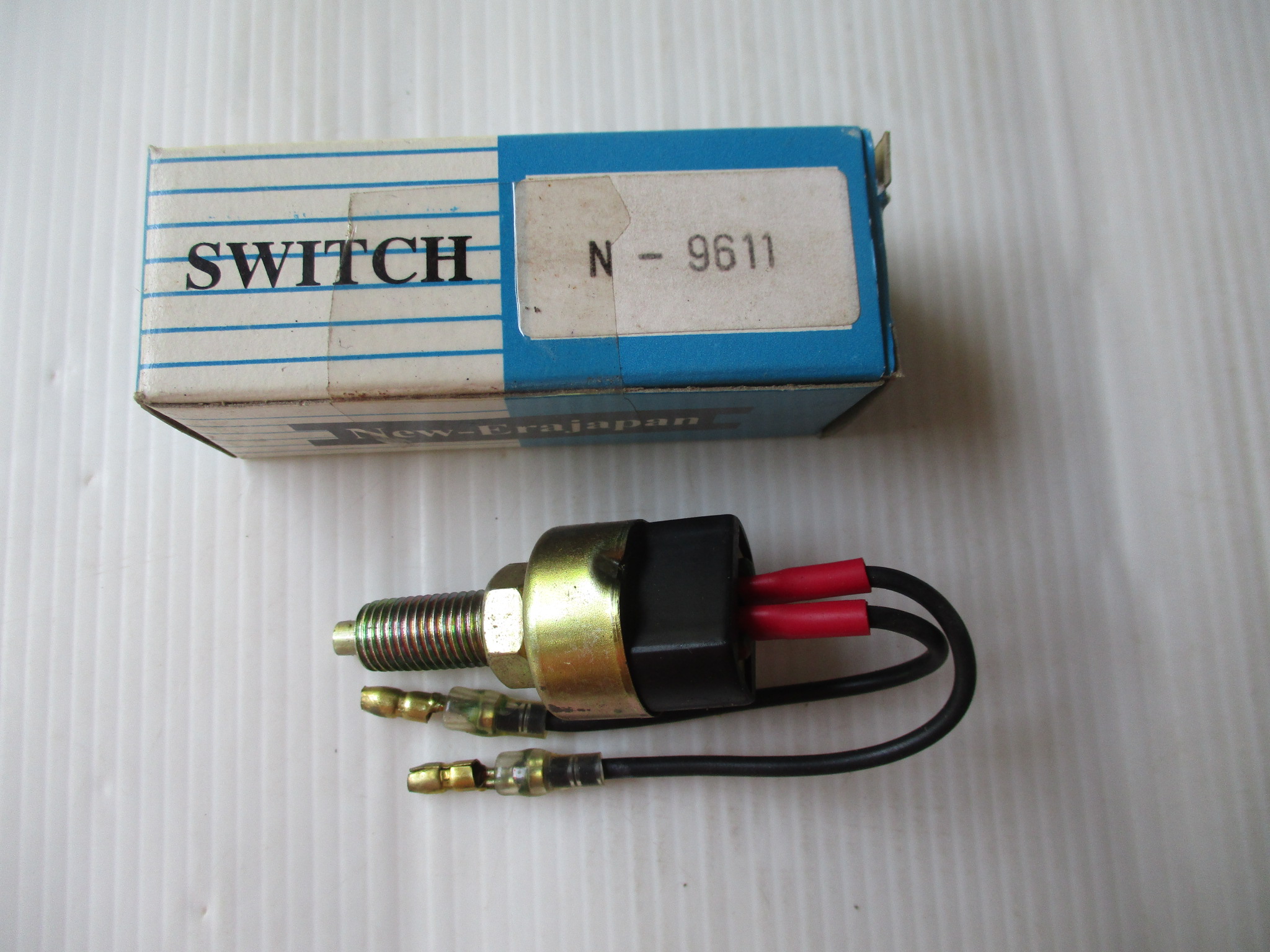 สวิทซ์ไฟเบรค STOP SWITCH ใช้ได้ทั้งไฟ 12v และ 24v ราคา 1 ชิ้น รวมค่าส่ง ...