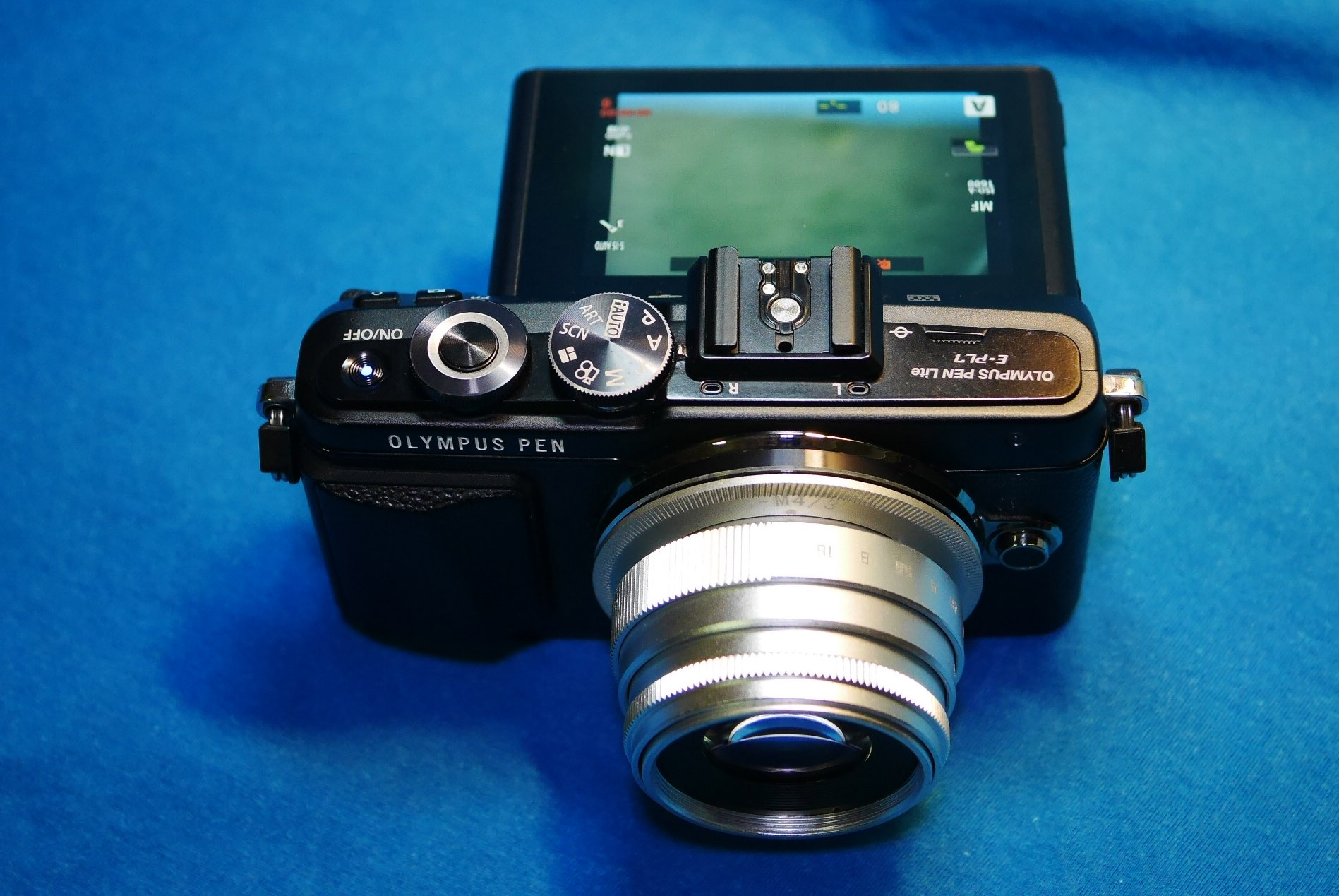 Olympus Pen E-PL7 Wi-Fi Mirrorless Digital Camera Black with Silver ...