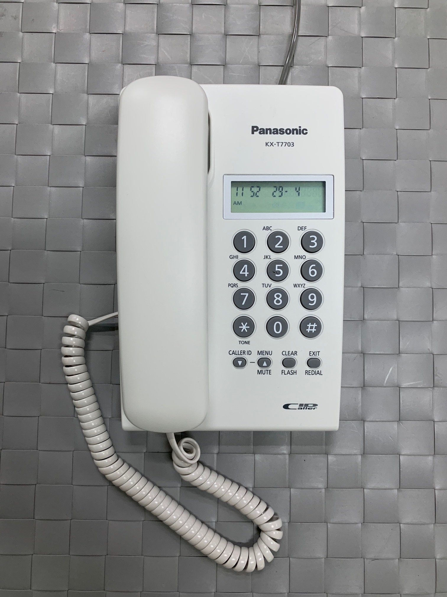 Panasonic Telephone CALLER ID มีจอโชว์เบอร์รุ่น KX-T7703X (White) - B&L ...