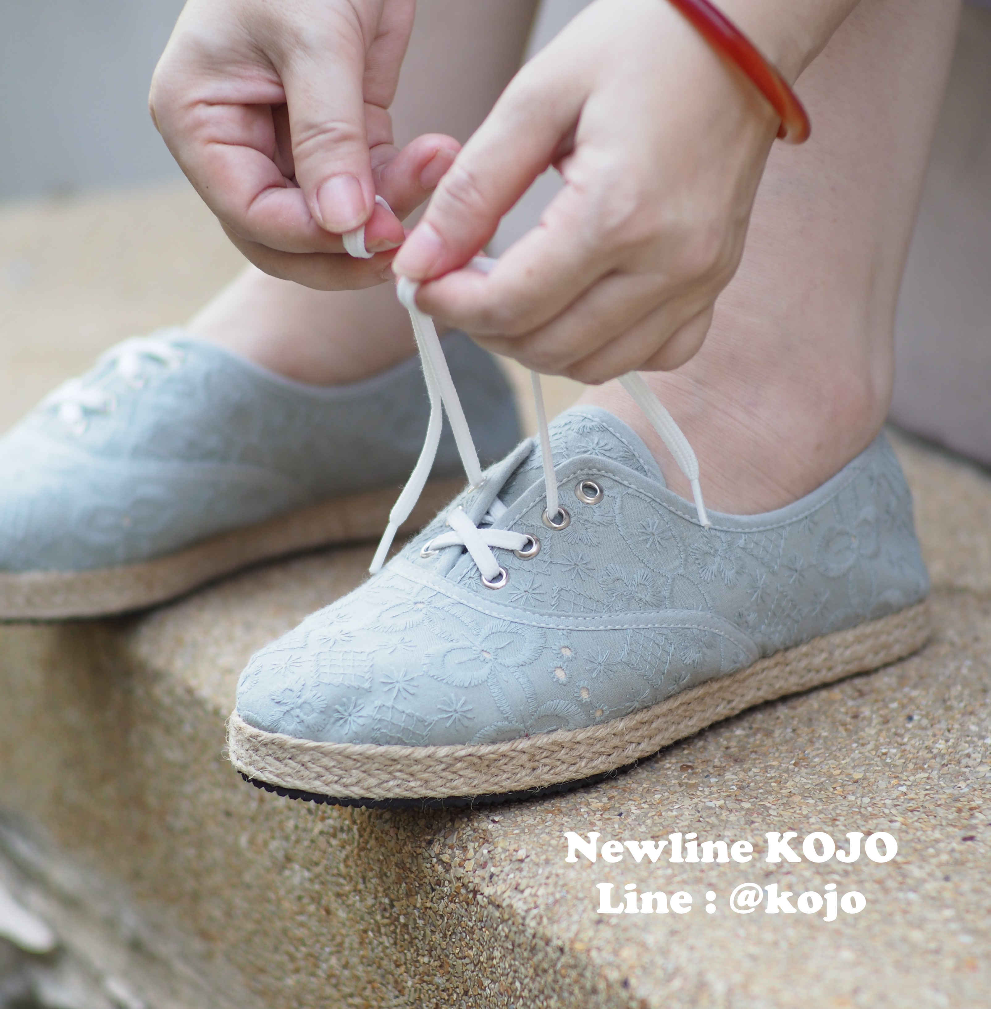 รองเท้าผ้าใบแฟชั่น ผ้าปักลูกไม้ สีเขียวอมเทา - Newline Kojo shoes ...