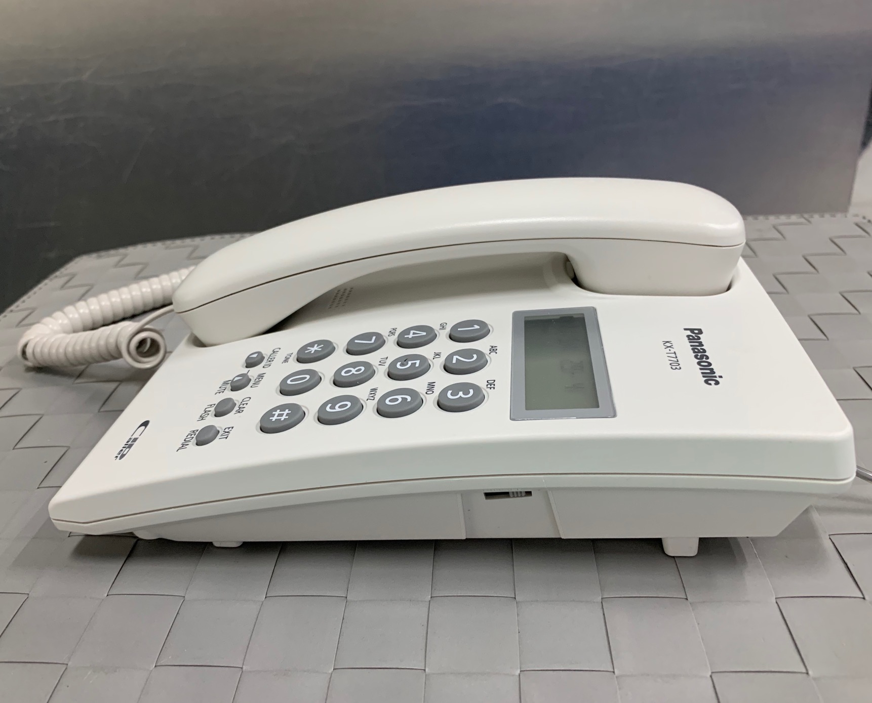 Panasonic Telephone CALLER ID มีจอโชว์เบอร์รุ่น KX-T7703X (White) - B&L ...